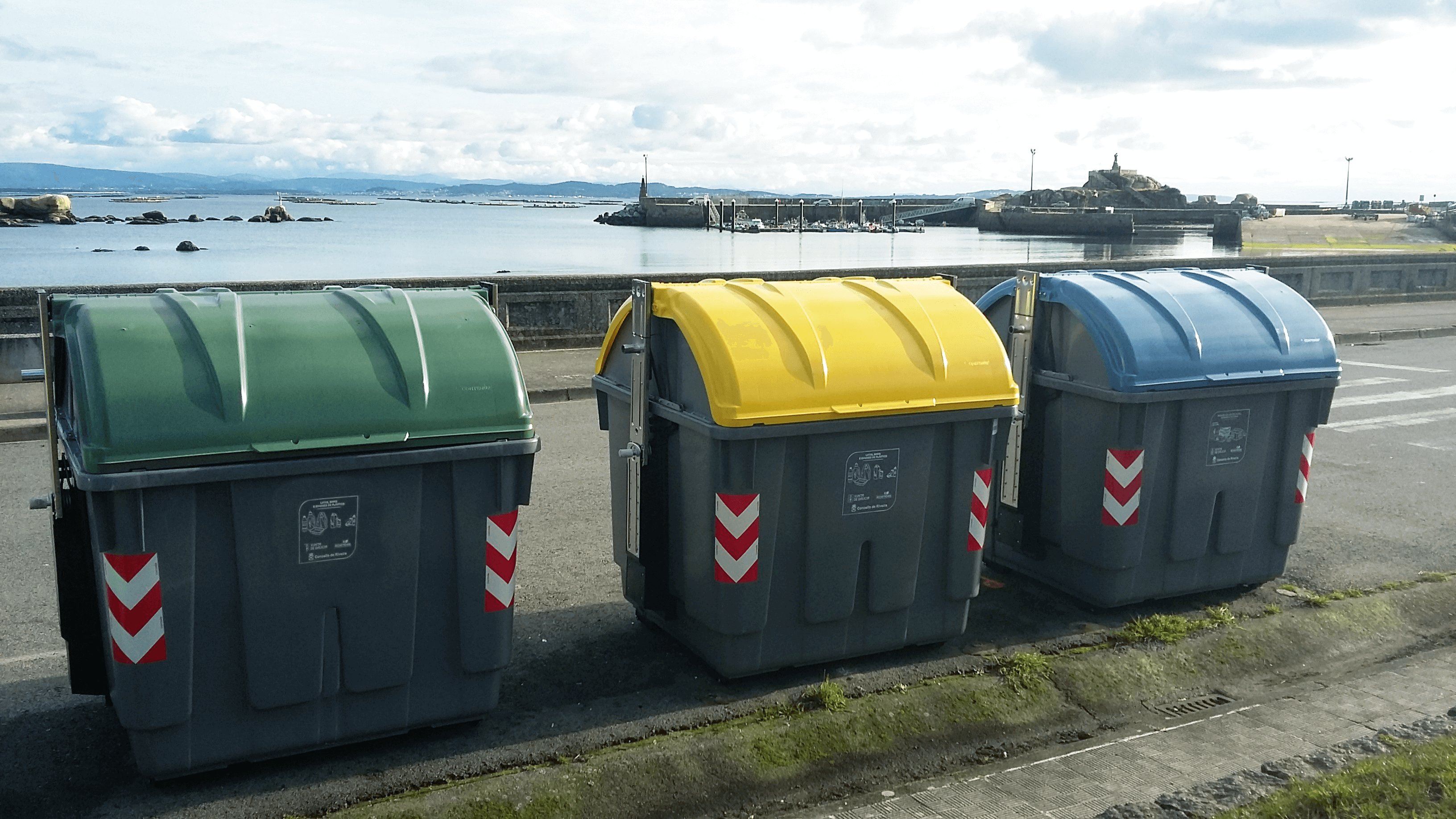 Riveira City Council installs CONTENUR side-loading containers - CONTENUR